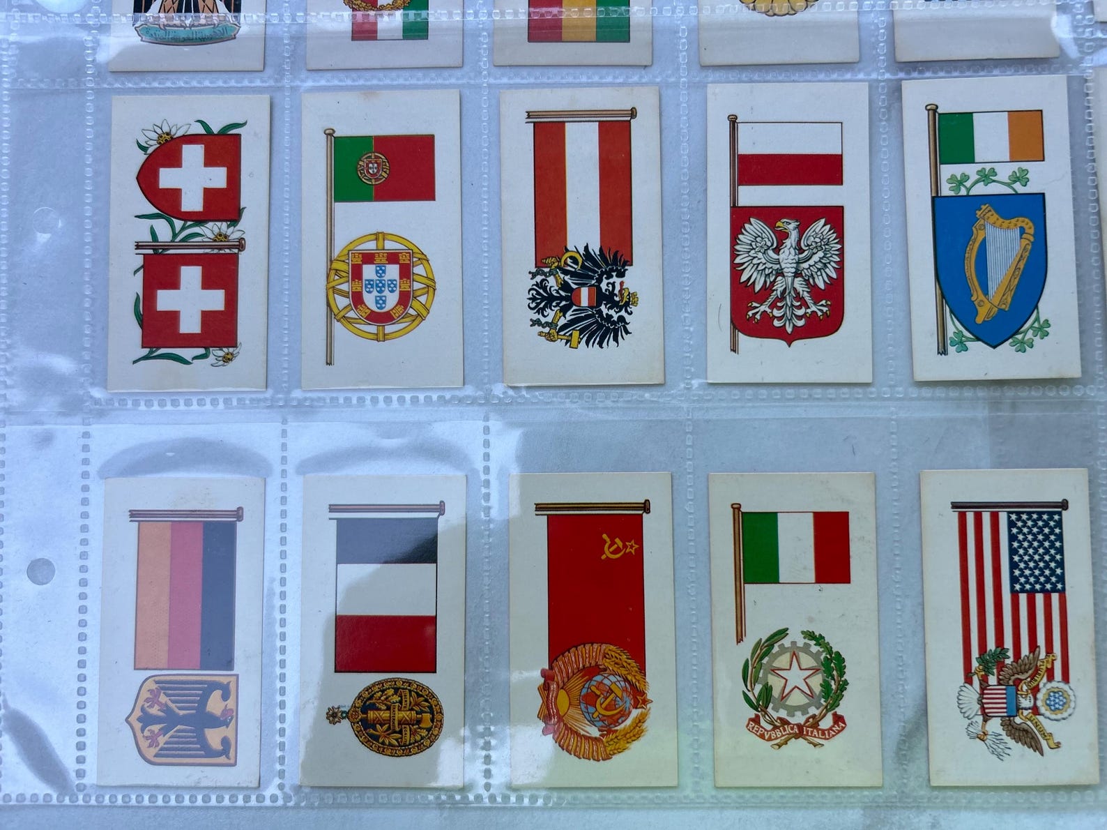 Brooke Bond Tea Cards Flags and Emblems of the World Complete Set ...