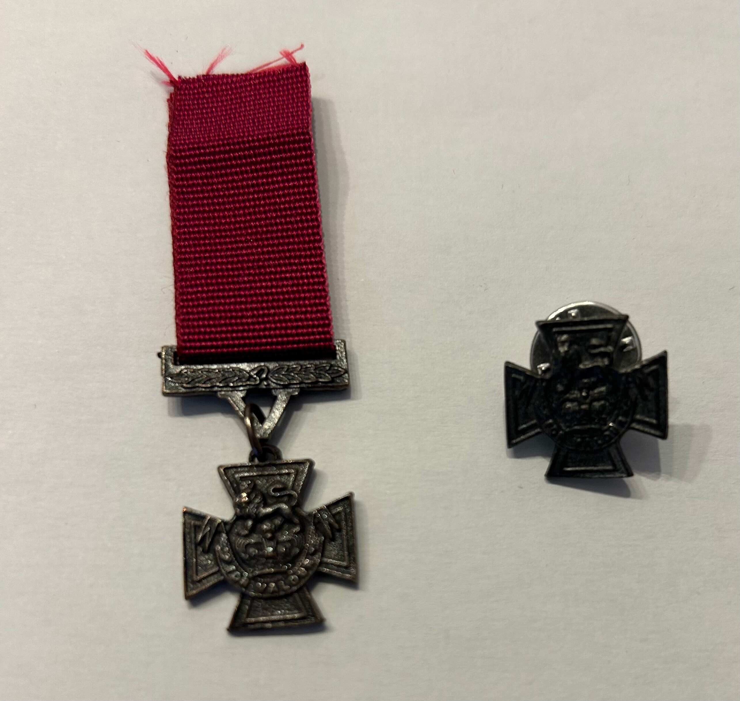 Victoria Cross Pin Badge and Miniature Medal - Etsy