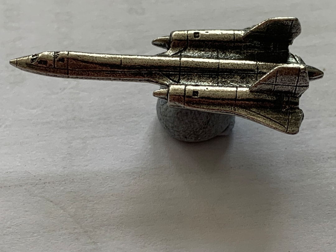 The Lockheed SR71 Blackbird Lead Free English Pewter Pin Badge - Etsy