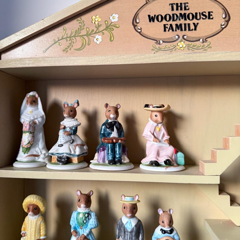 The Woodmouse Family Treehouse With Porcelain Figurines - Etsy