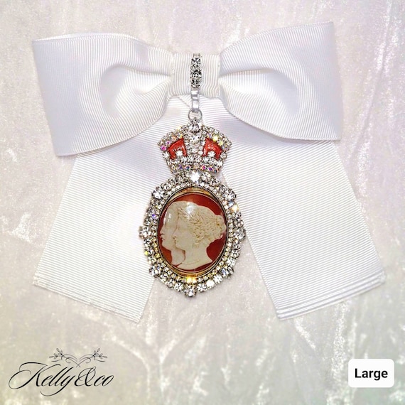 Family brooch store