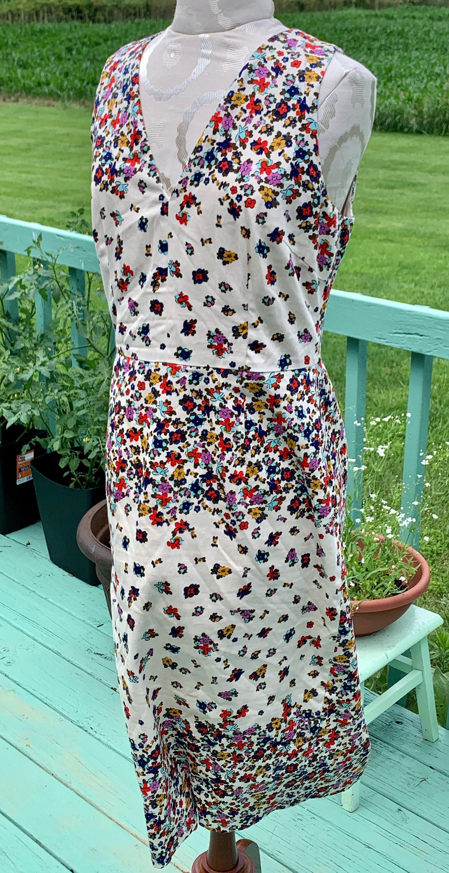 Maggy London Sleeveless Floral Print Dress With Pencil V Neck Line ... Maggy London Sleeveless Floral Print Dress With Pencil V Neck Line ...