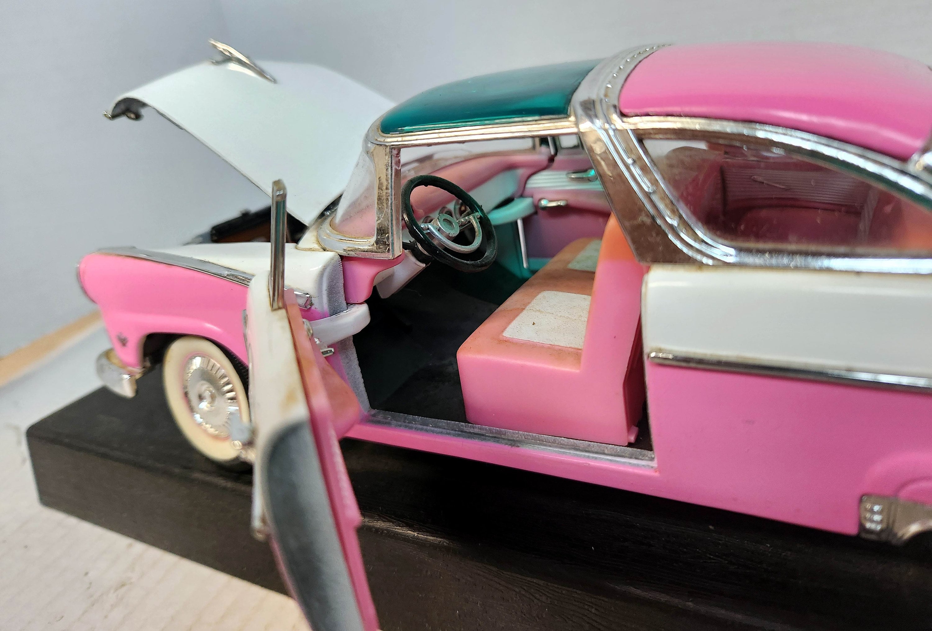 Road Legends, Replica Car, Ford Fairlane Crown Victoria, 1955 Ford ...