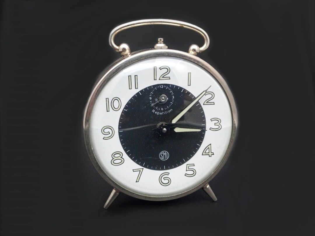 Large Round Mechanical Alarm Clock With Repeating SMI Ringtone With Low ...
