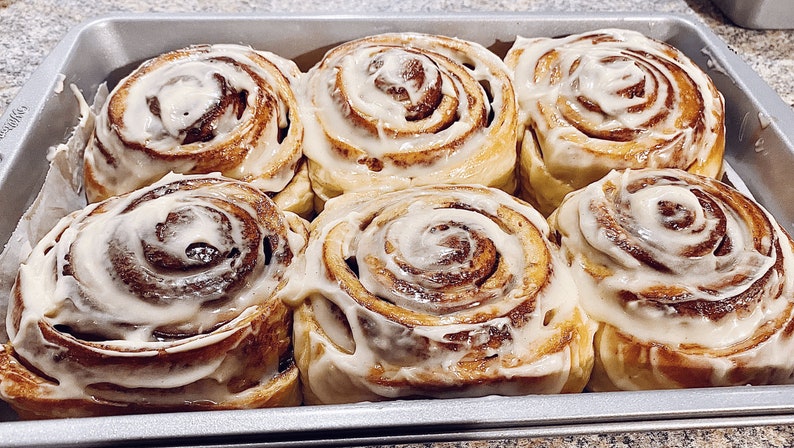 6 LARGE Cinnamon Buns | Cinnamon Rolls | UK Next-day Delivery ...