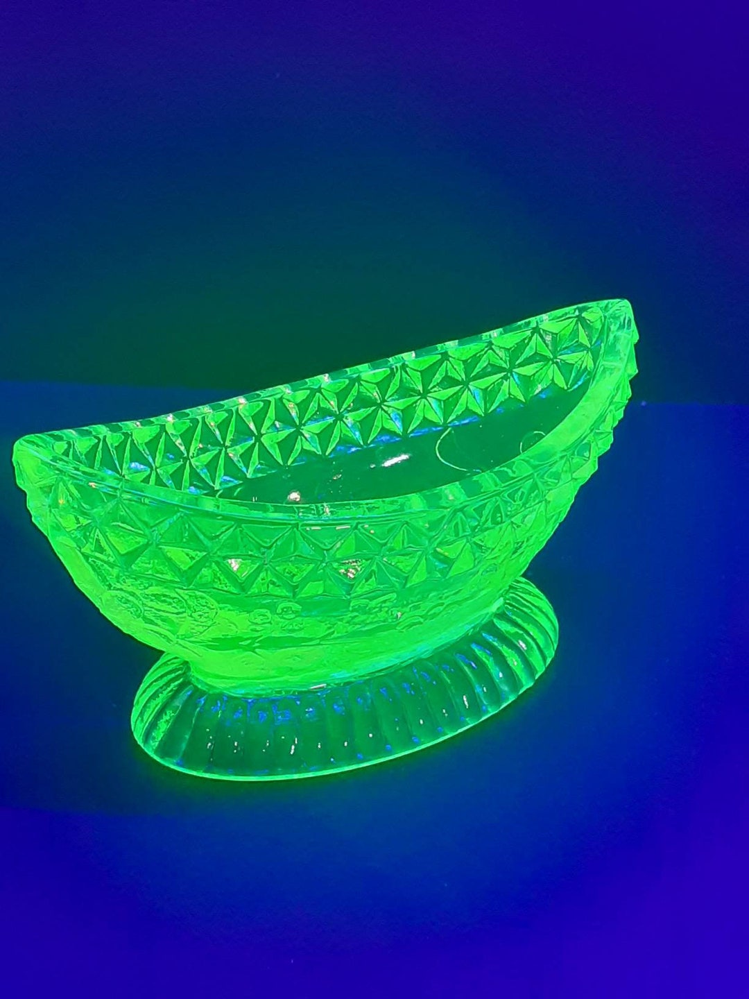BEAUTIFUL Uranium Glass Master Salt - UV - Etsy