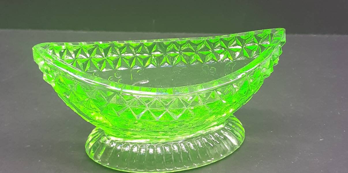 BEAUTIFUL Uranium Glass Master Salt - UV - Etsy