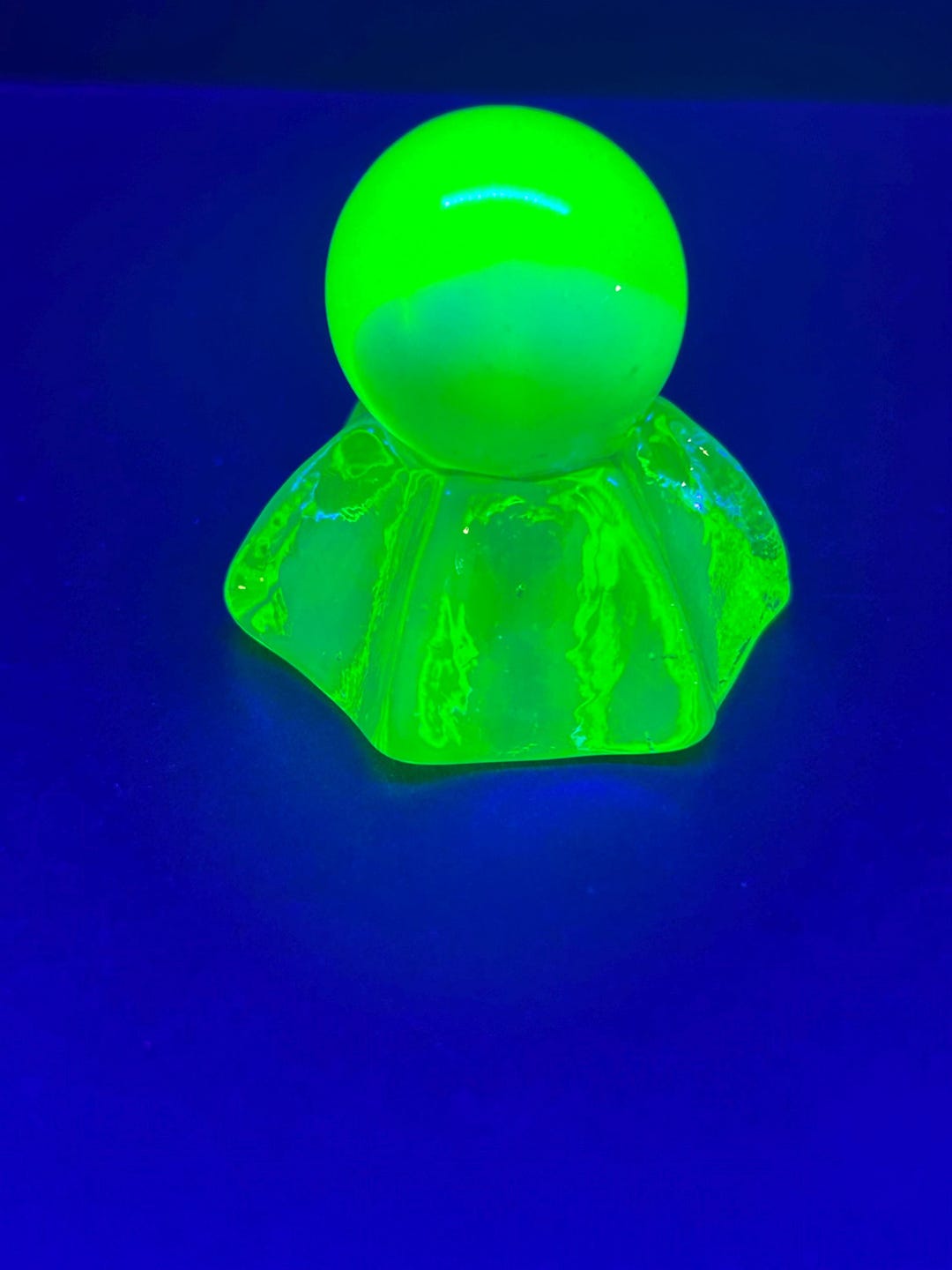 Vintage 1 Inch Glass Marble With Green Glowy Uranium Glass Stand With ...