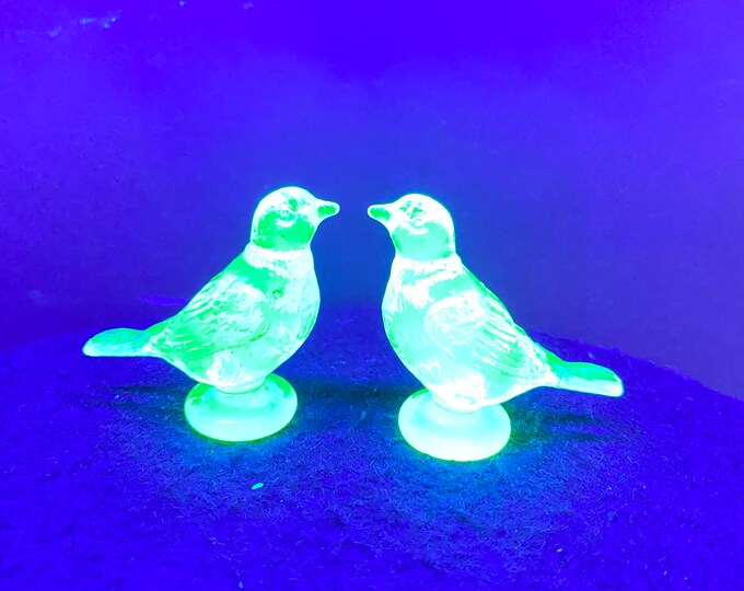 Small Uranium Green Glass Robin Figures - Etsy