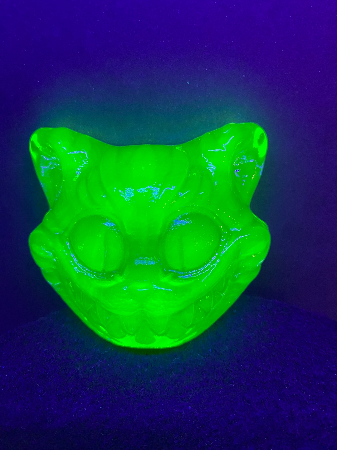 Uranium Vaseline CHESHIRE CAT Green Glowy Glass Smiley Cat - Etsy
