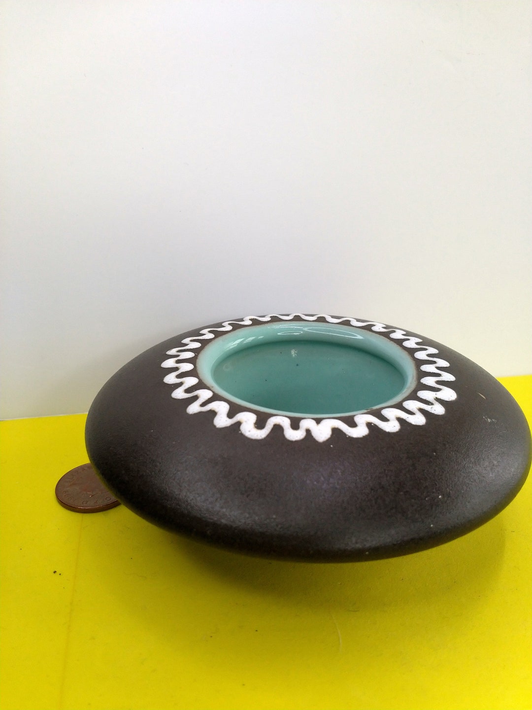 Denby Stoneware Inkwell Zigzag in White With Teal Liner on Brown Body ...