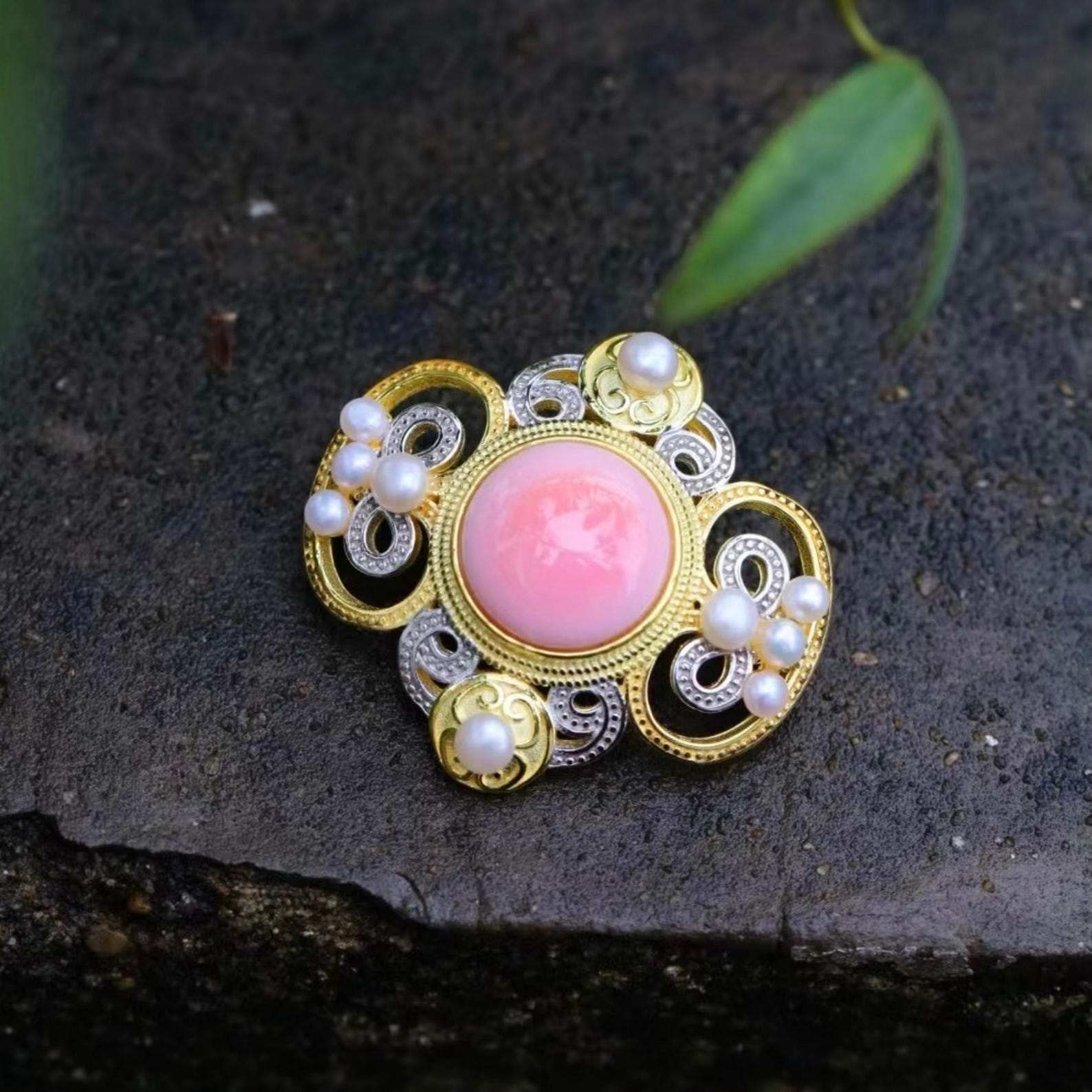 Natural Pink Quee Conche Shell With Pearl Brooches Silver/statement ...