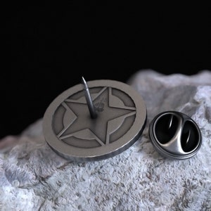 Fox Head Lapel Pin Detailed Design Symbol of Cleverness and ...