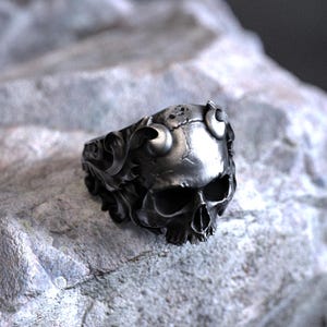 Vintage-inspired Skull Ring in 925 Sterling Silver, Exquisite Detailing ...