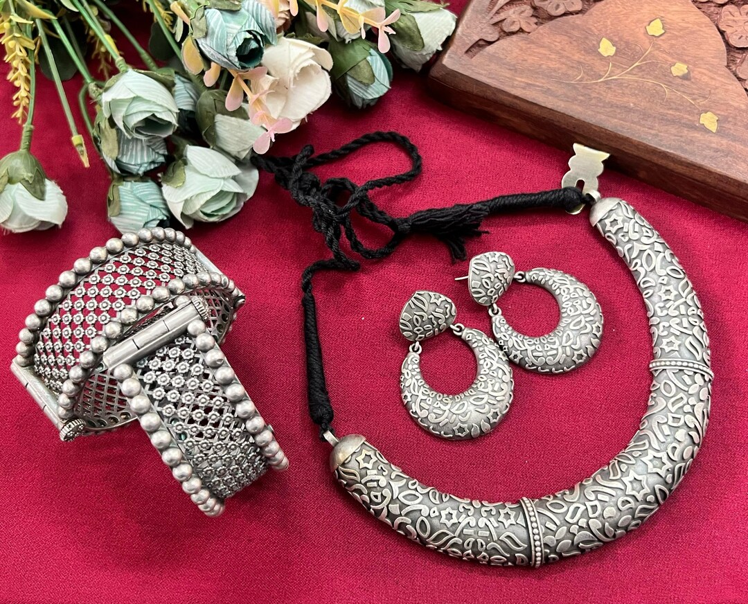 Floral Hasuli Set: Vintage Indian Jewelry With Earrings & Kada - Etsy