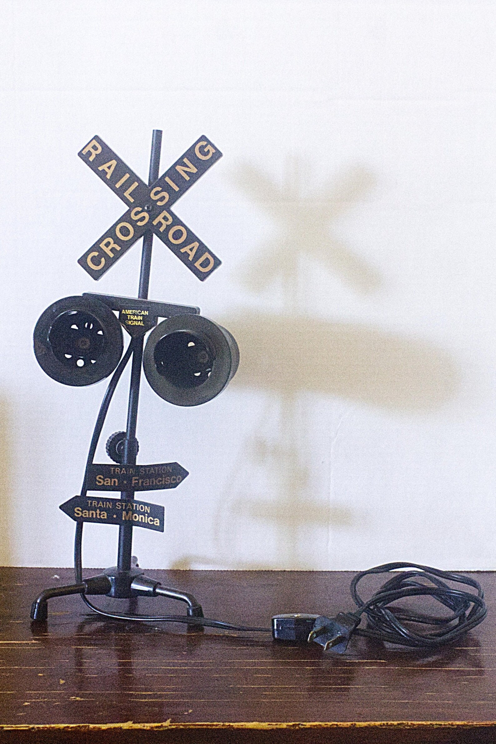 Unbranded 2-way Sparkling Tripod Railroad Crossing Lamp broken Finial ...