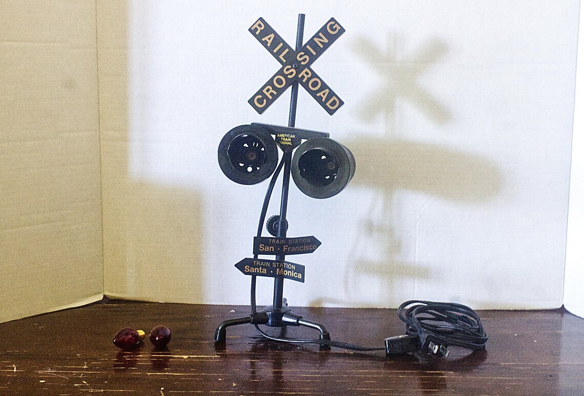 Unbranded 2-way Sparkling Tripod Railroad Crossing Lamp broken Finial ...