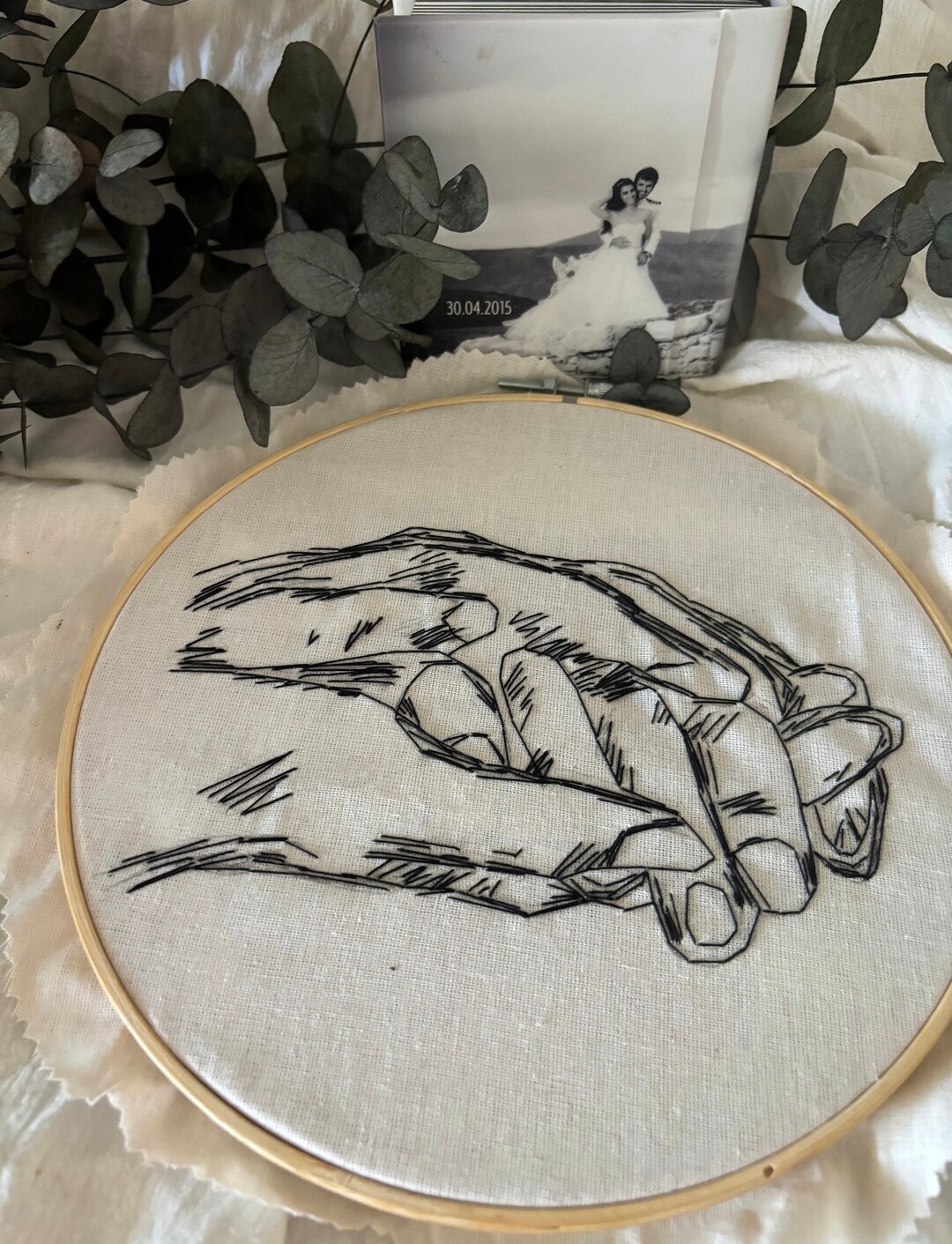 Handmade Emroidery, Couple Holding Hands Drawing - Etsy