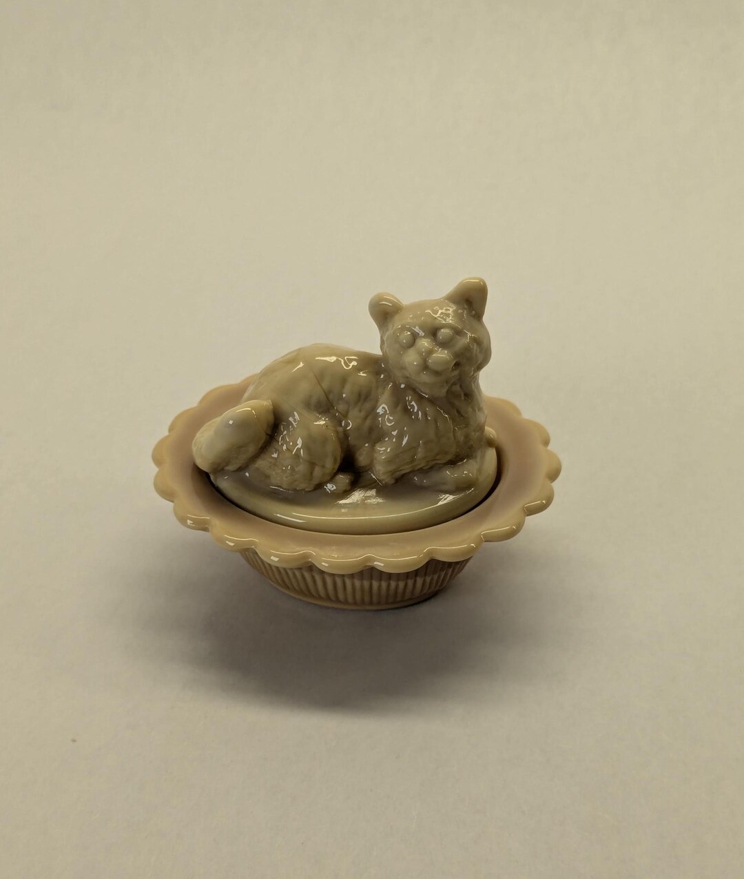 Mosser Cream Beige Slag Glass Cat Salt Cellar, Covered Kitten on Basket ...