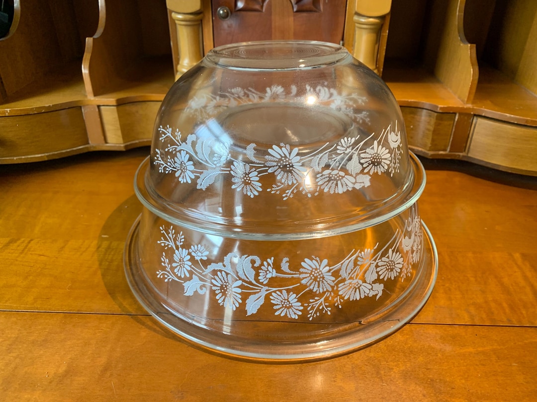 PYREX Set of 2 Colonial Mist Nesting Mixing Bowls - Etsy