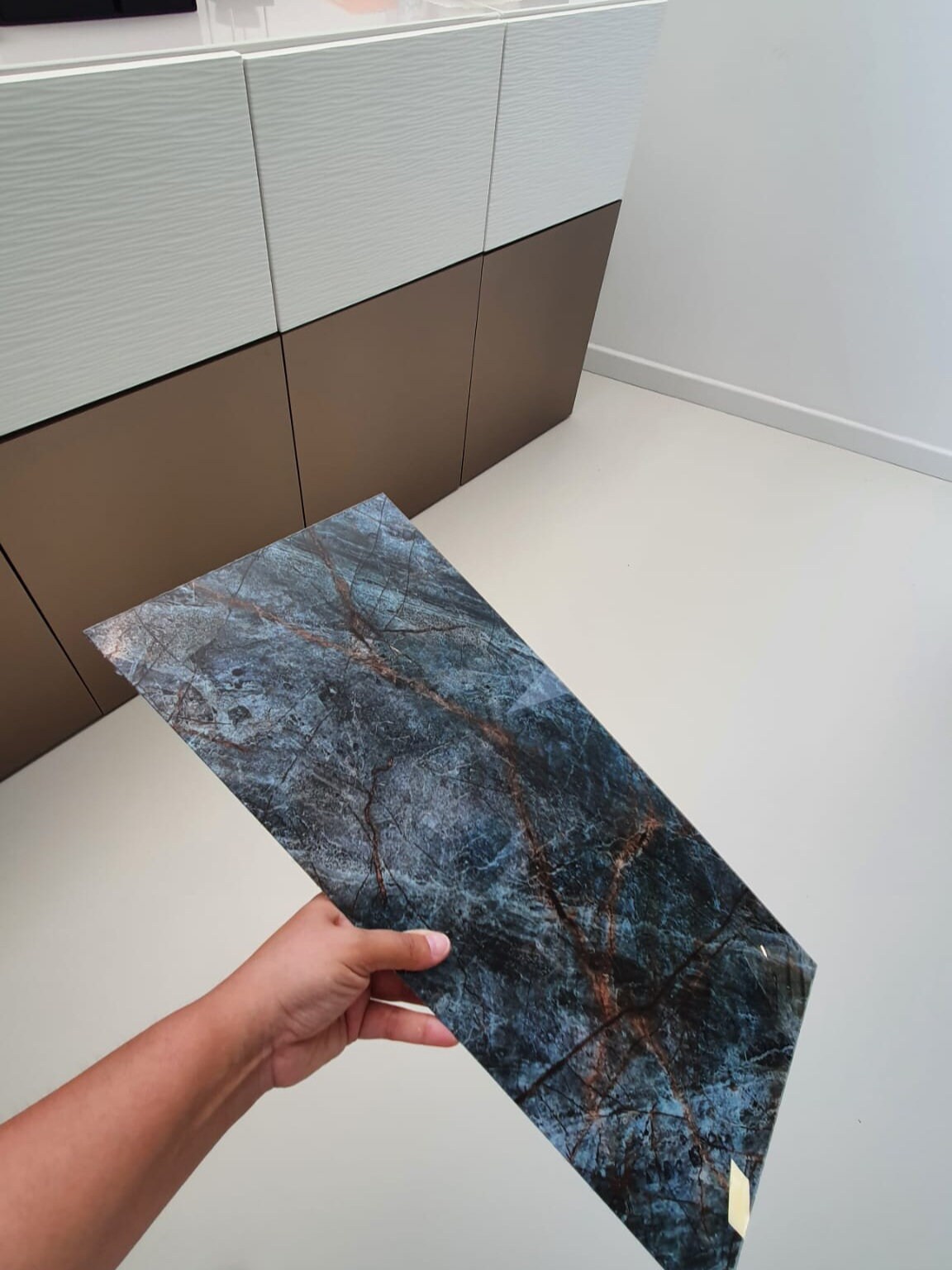 Super Shiny Decorative Slabs for Walls, in Personalized Synthetic Glass ...