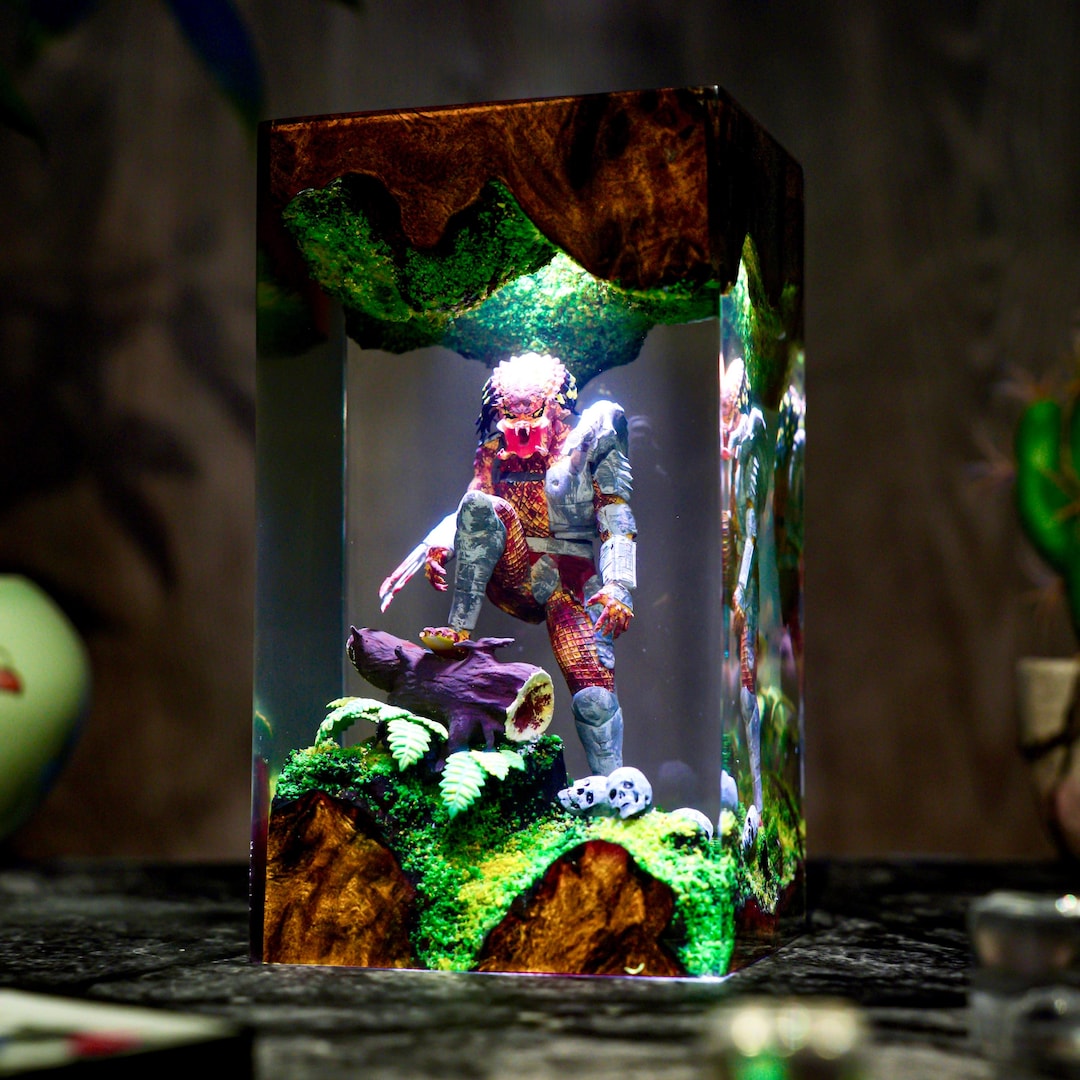 Custom Monters Resin Wood Lamp , Custom Hero Resin Lamp Figure ...