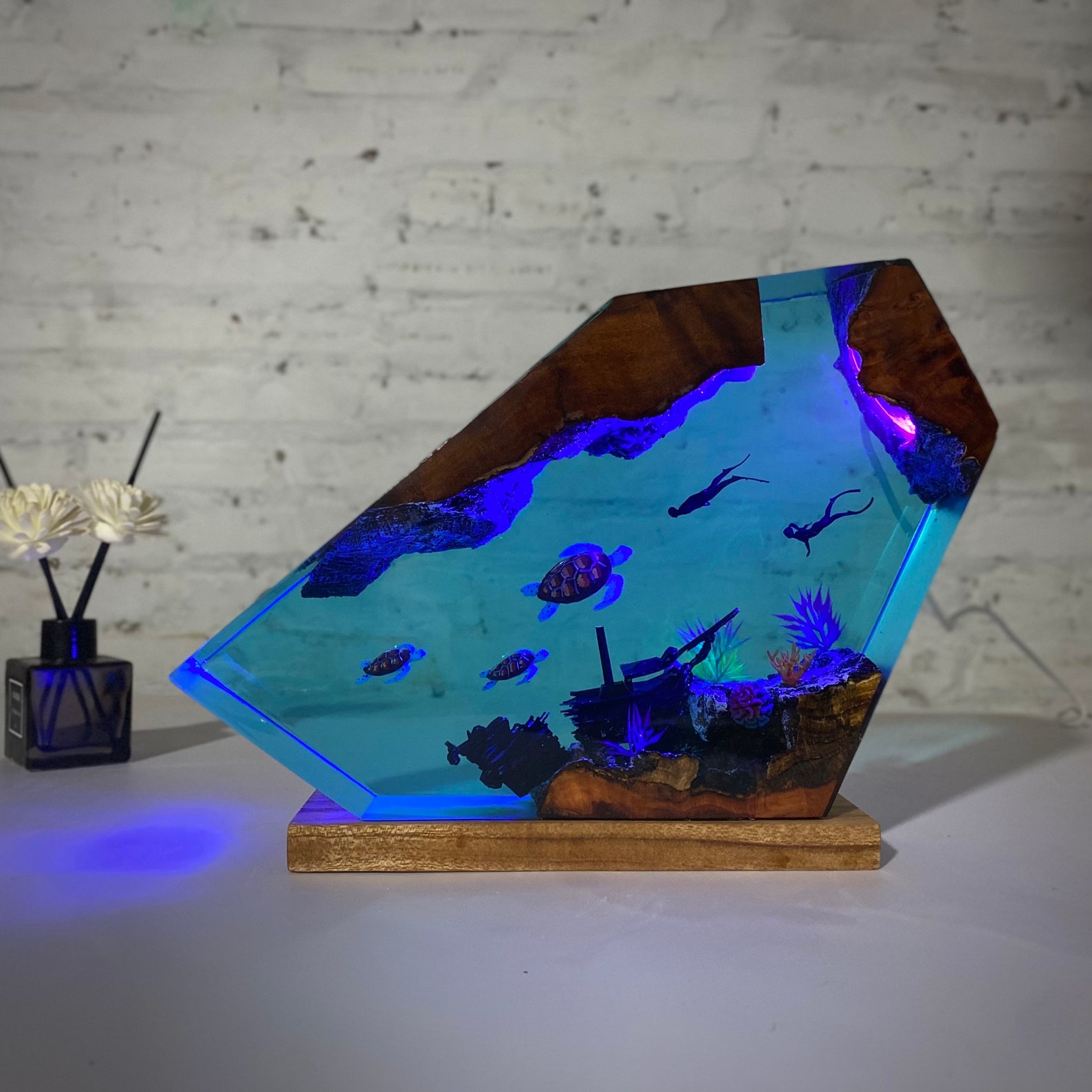Sea Turtle and Divers Epoxy Resin Lamp,resin Wood Lamp, Epoxy Resin ...