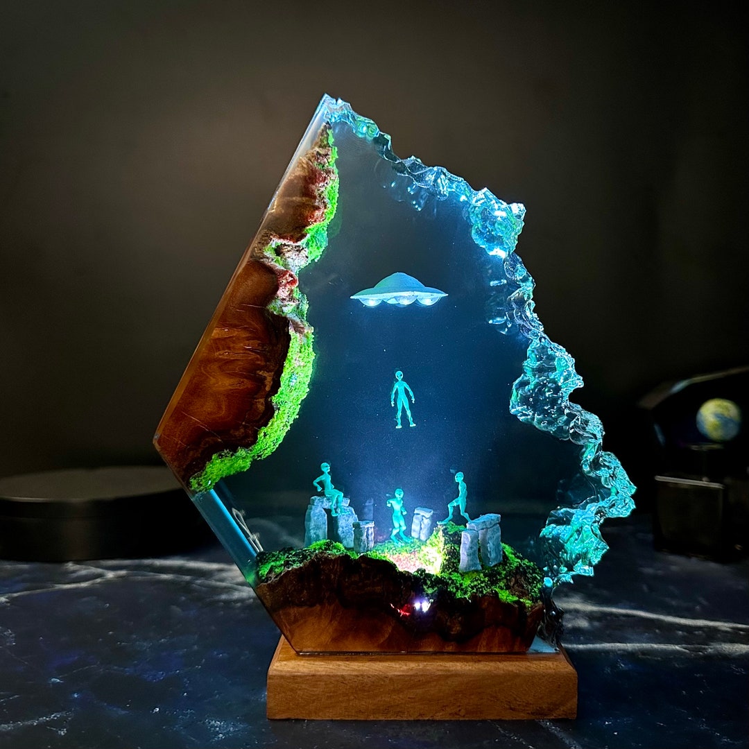 Aliens and Stonehenge Resin Lamp,aliens and Ufo,cosmic Space Night ...