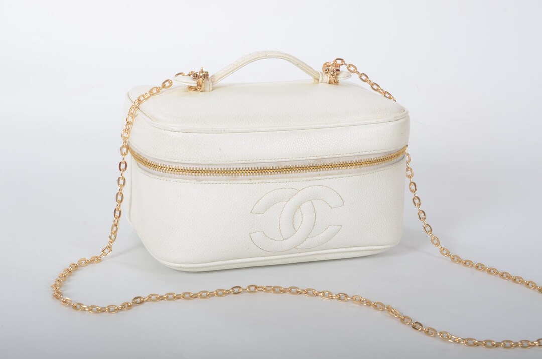 Chanel Vanity Bag CC Caviar Leather Logo Vintage Skin White Make up ...