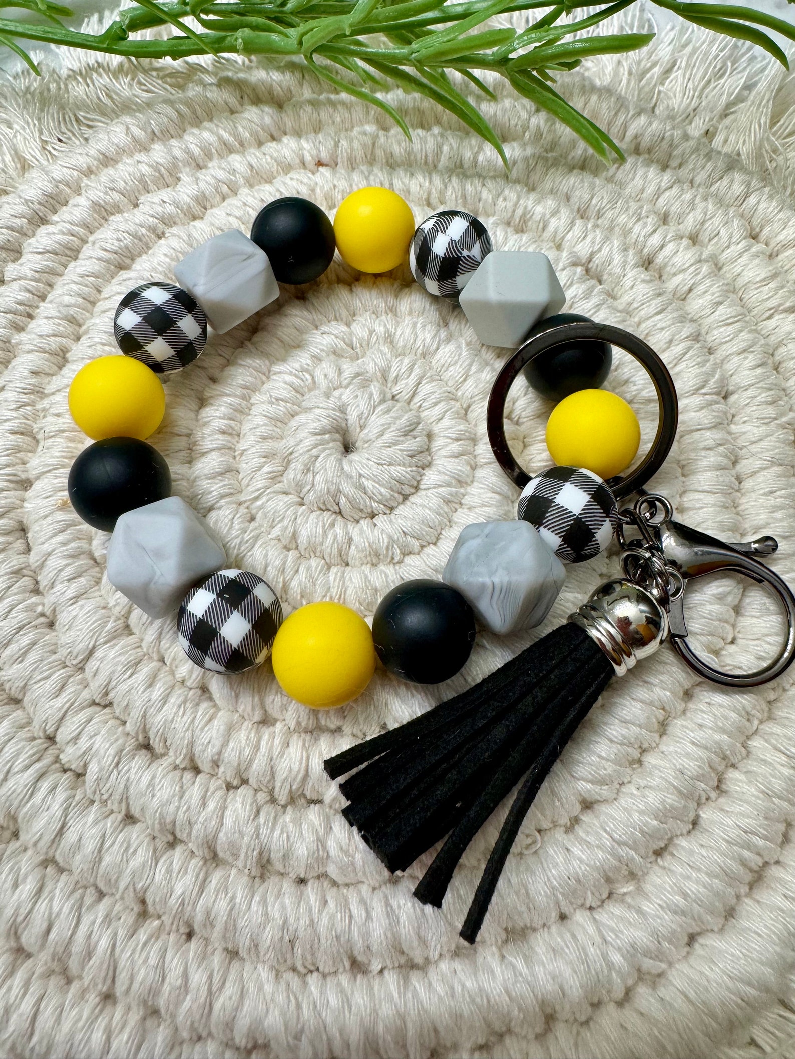 Wristlet Keychains- Stretchy Keychain/custom Keychain/silicone Beaded ...