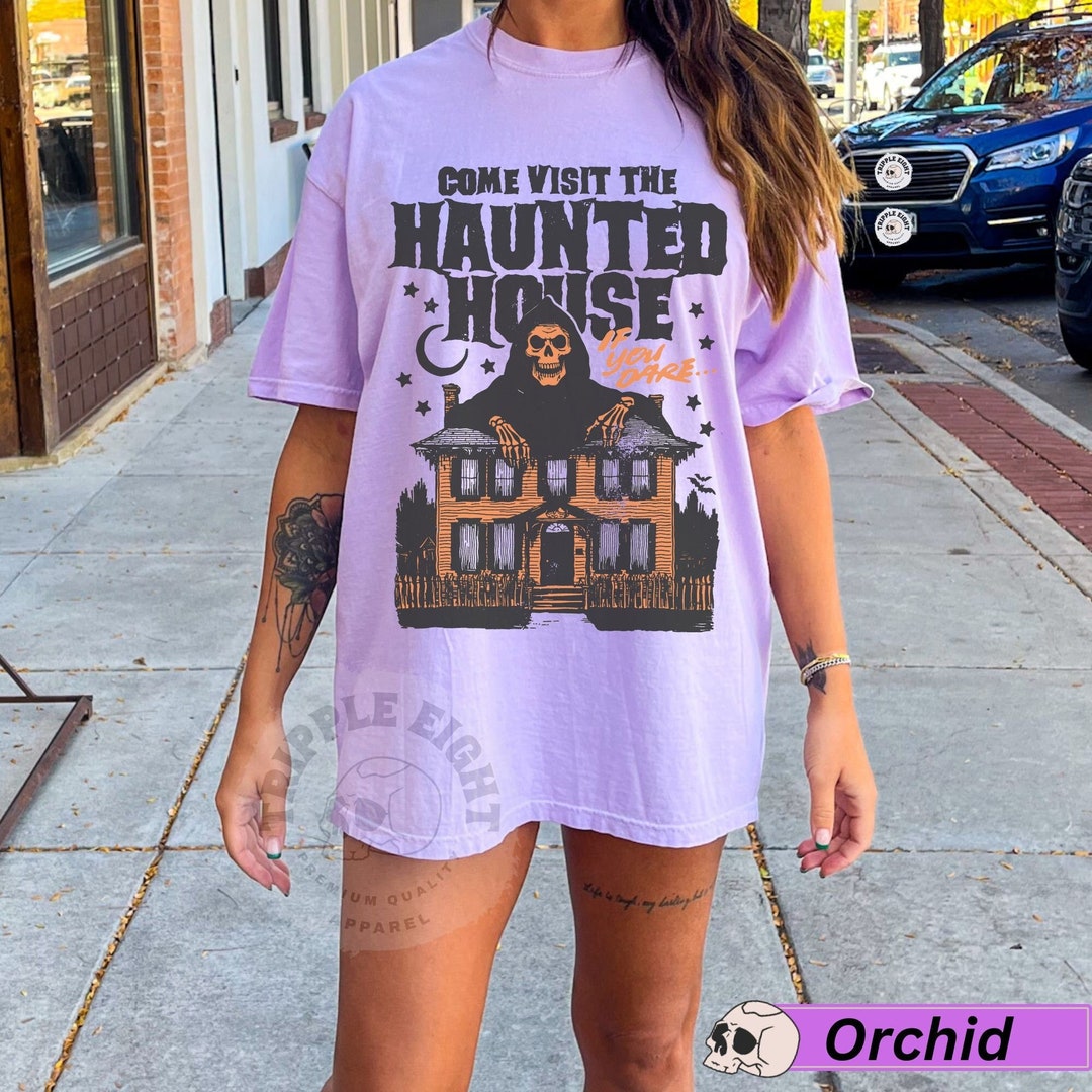 Haunted House Comfort Colors Halloween Shirt Halloween Party Bats ...