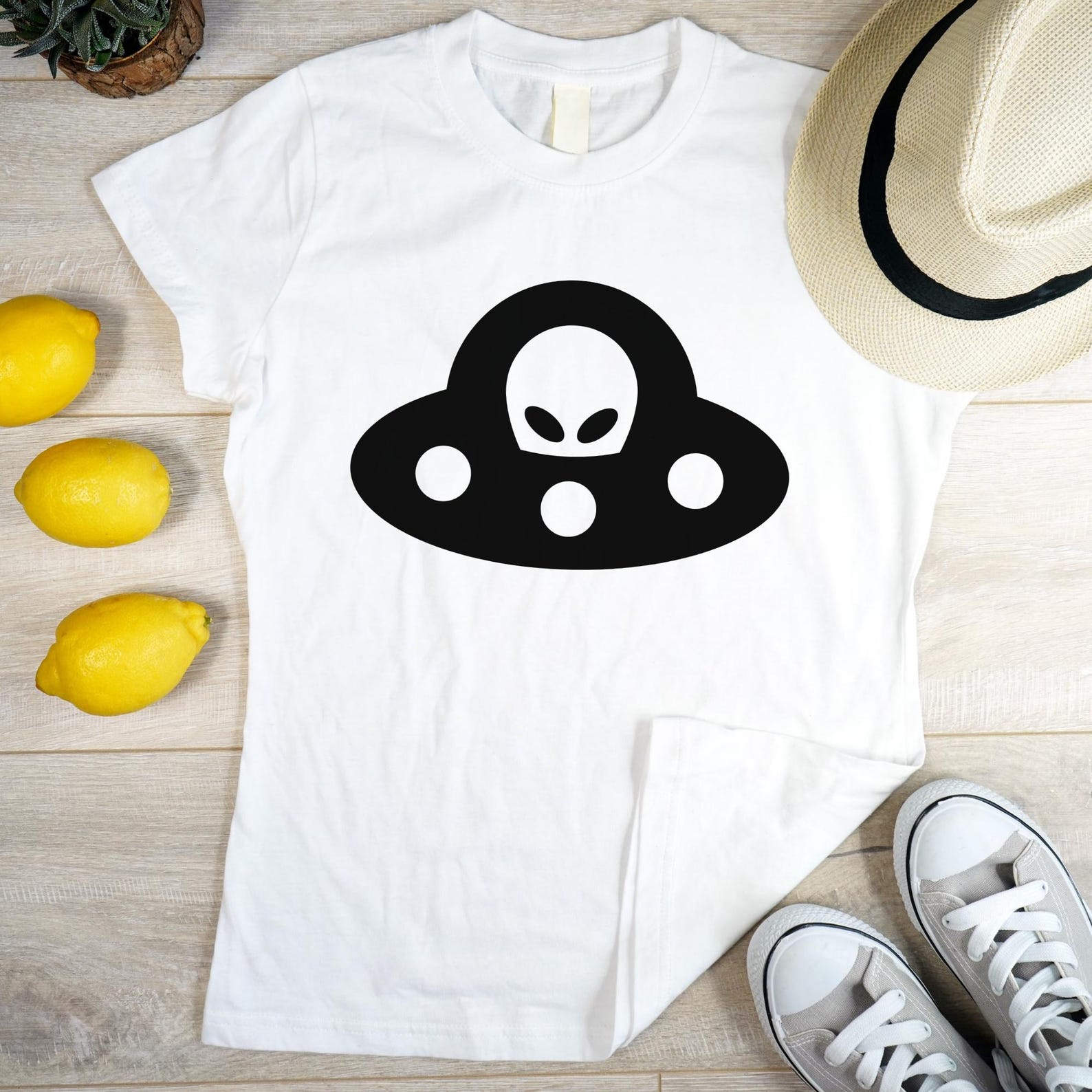 Alien UFO SVG and PNG: Spaceship Silhouette for Cricut Crafts, Sci-fi ...