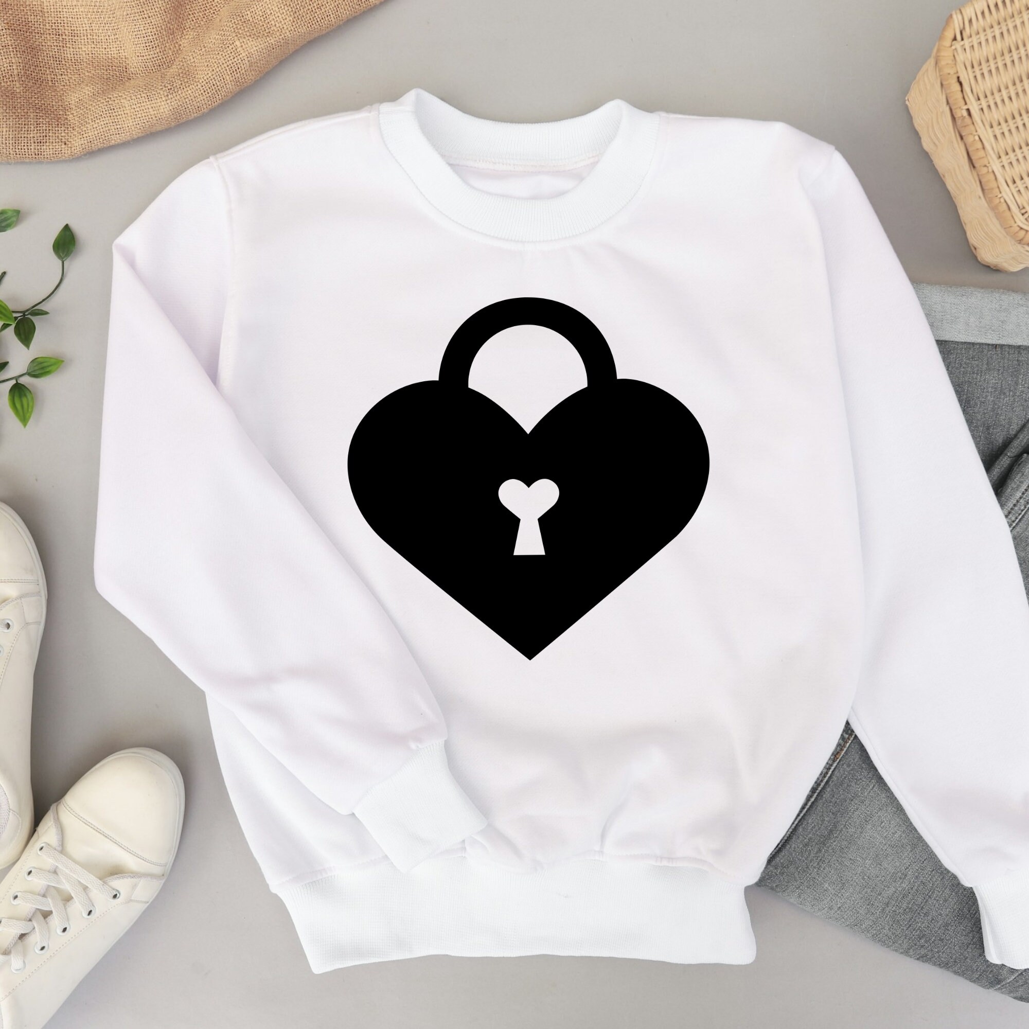 Love Locket SVG, Heart Lock PNG, Keyhole Clipart, Romantic DIY Art ...