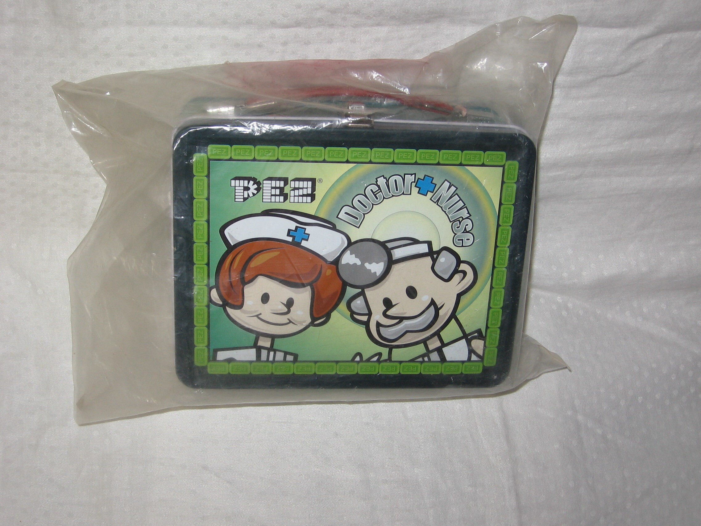 Vintage 2002 PEZ Doctor and Nurse Metal Lunchbox With Thermos Bosley ...