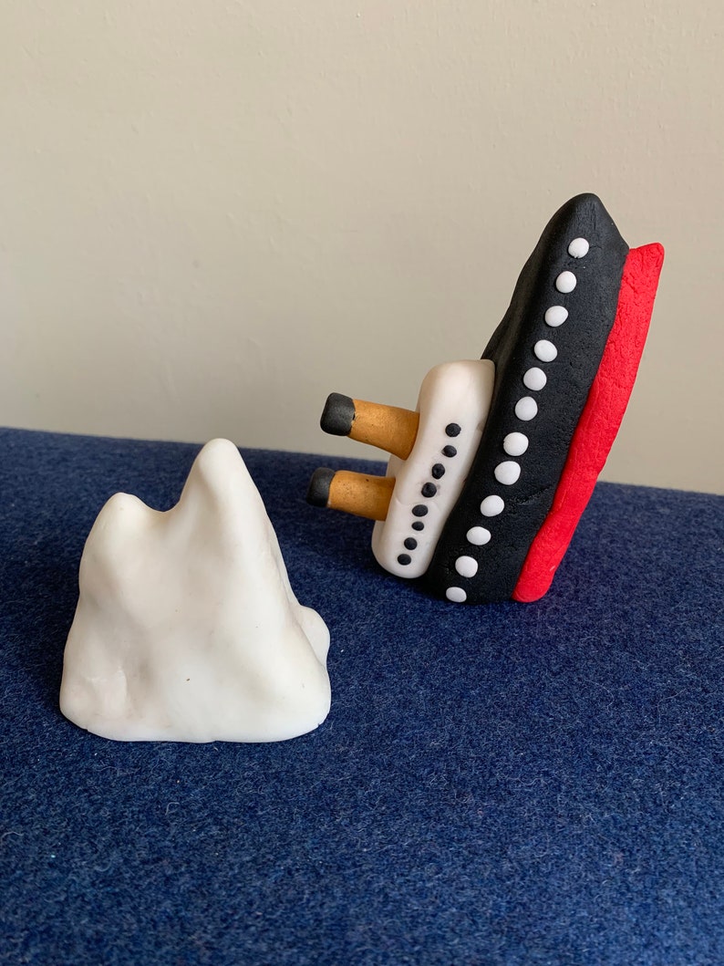 Large Sinking Titanic and Icebergs Cake Topper, Handmade, Edible - Etsy