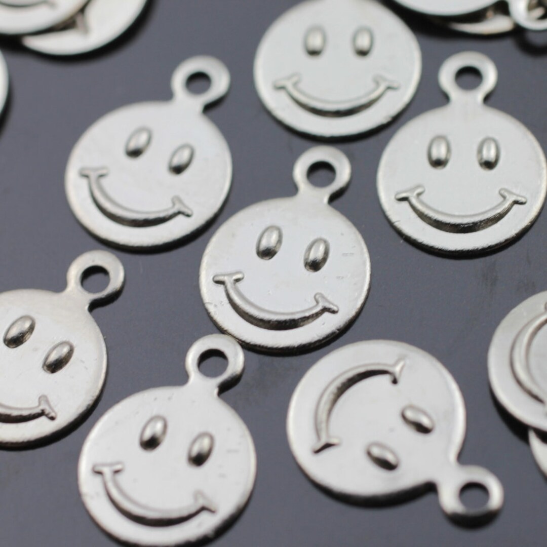 20 Smiling Face Charms, Sterling Silver Plated, Round Plain Charms ...