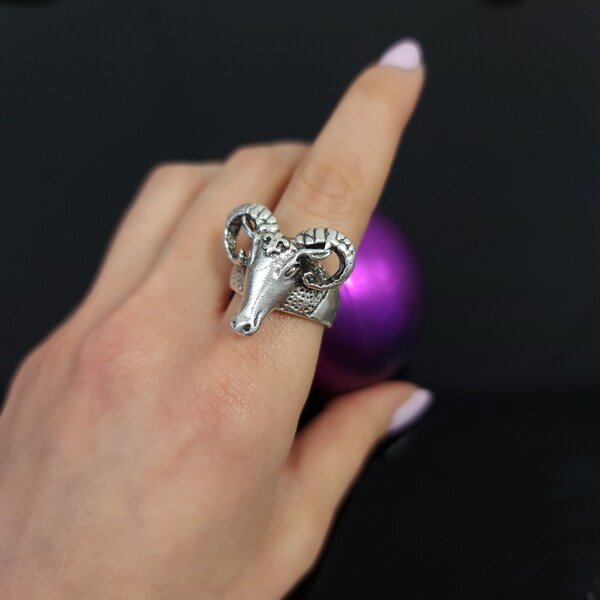 Ram Head Ring - Etsy