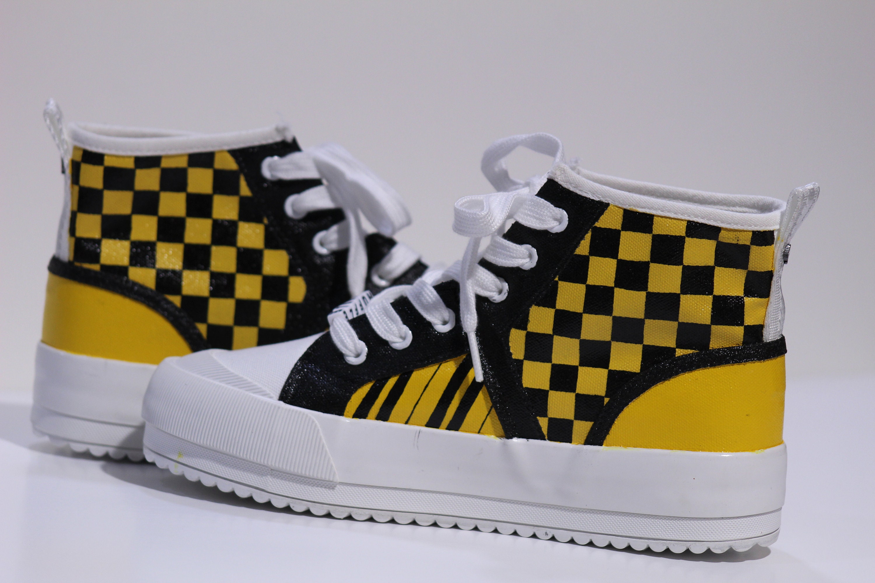 Hand Painted Harry Potter Inspired Shoe- Bright Hufflepuff - Etsy
