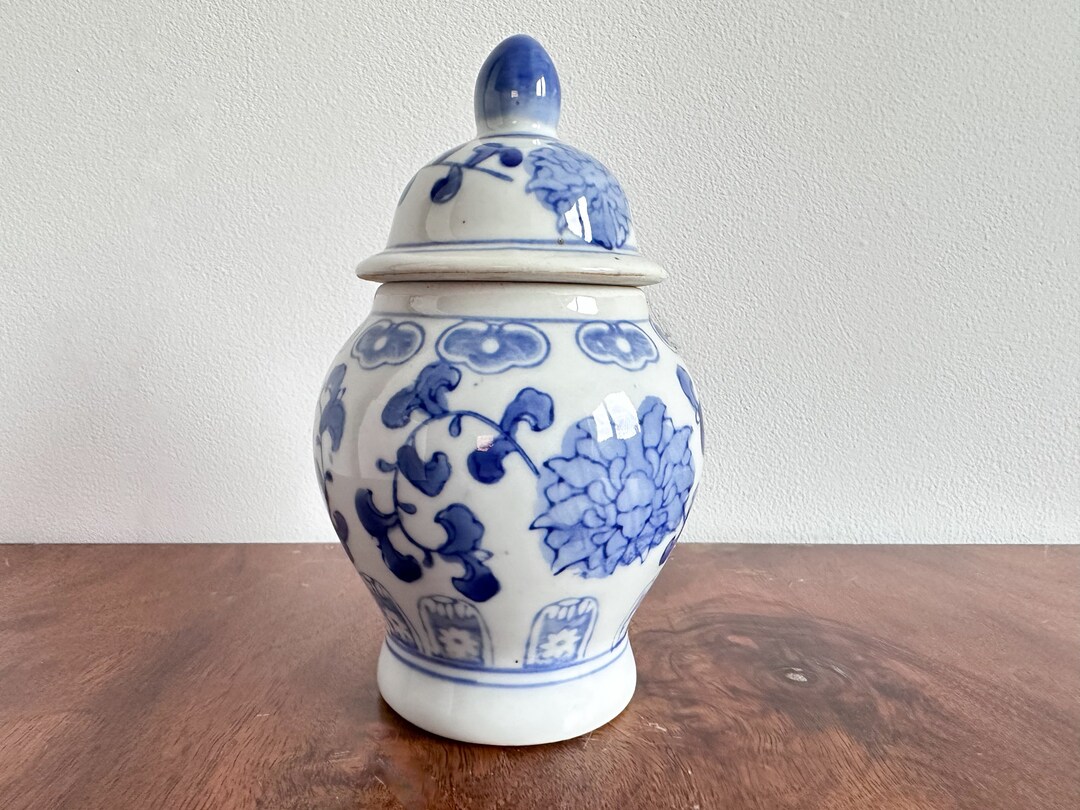 Vintage Small Chinese Lidded Vase, Chinese Pot With Lid, Chinese Vase ...