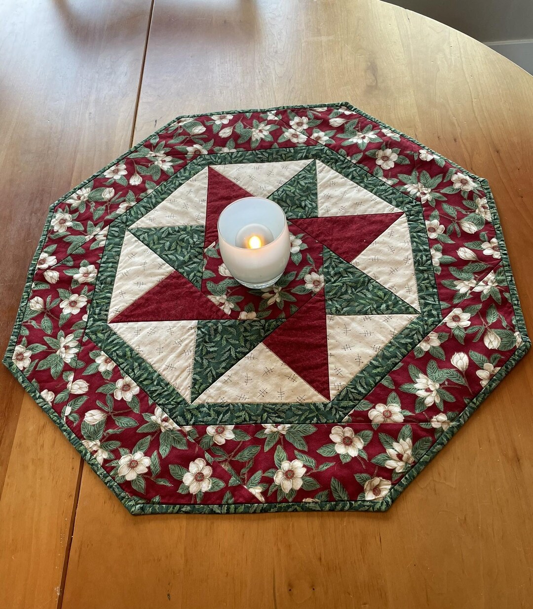 Vintage Quilted Twisting Star Christmas Octagon Table Topper. - Etsy