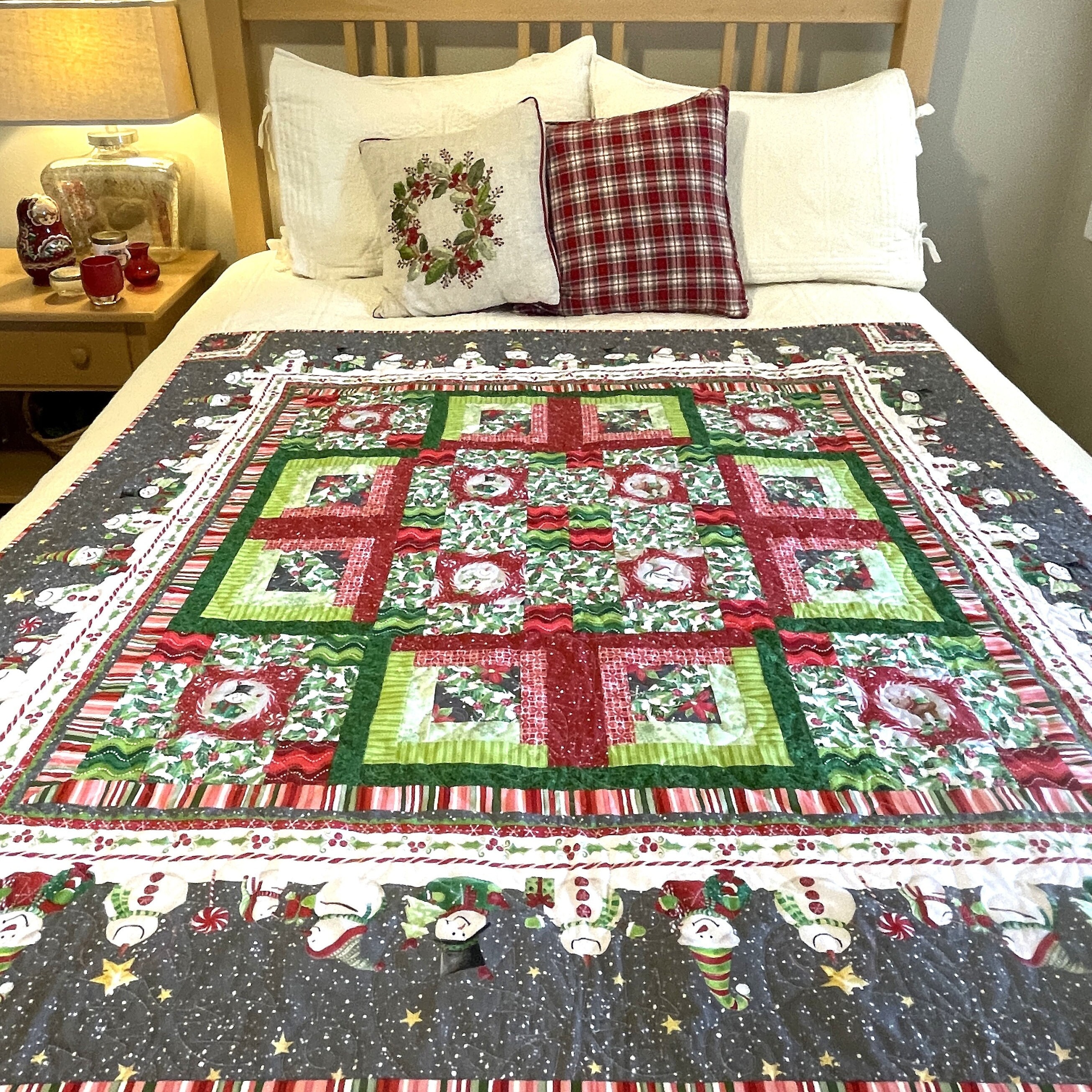 A Christmasy, Snuggly Snow Characters Quilt With a Border of Reds ...