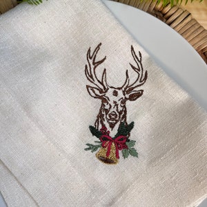 Reindeer Christmas Cloth Napkins - Festive Table Linens and Hostess ...