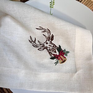 Reindeer Christmas Cloth Napkins - Festive Table Linens and Hostess ...