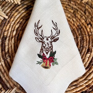 Reindeer Christmas Cloth Napkins - Festive Table Linens and Hostess ...