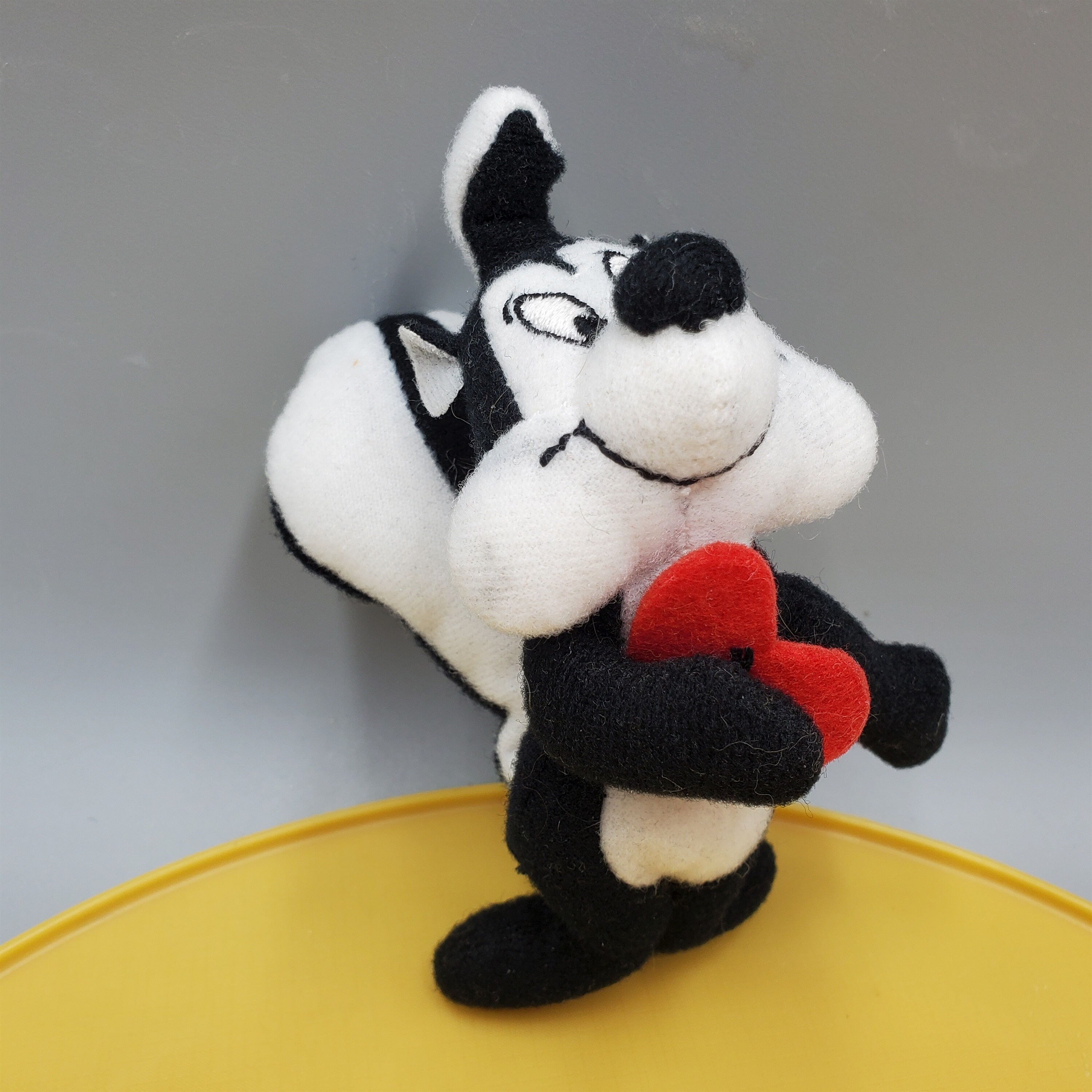 Pepe Le Pew Finger Puppet With Red Heart Looney Tunes Starbucks 5 Inch ...