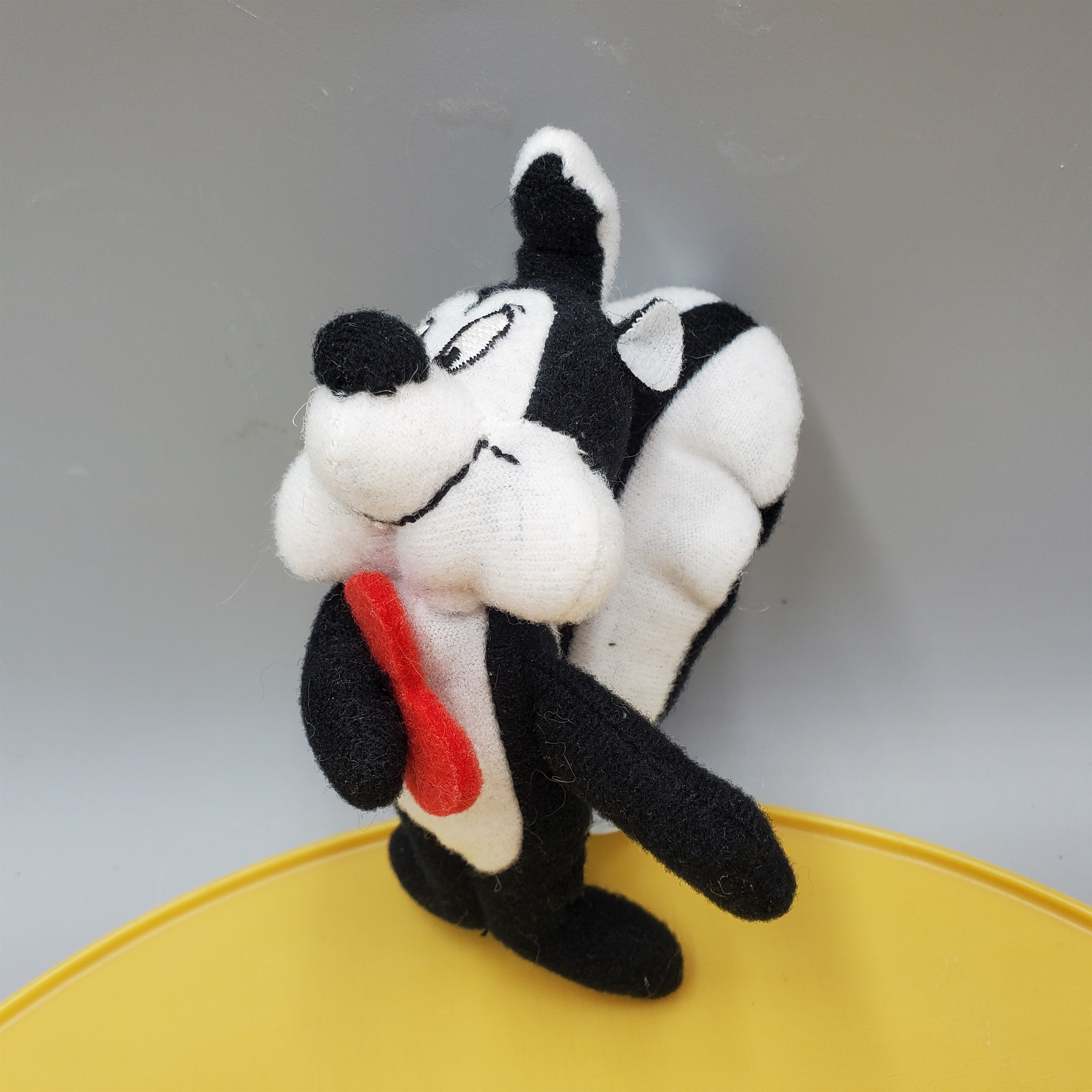 Pepe Le Pew Finger Puppet With Red Heart Looney Tunes Starbucks 5 Inch ...