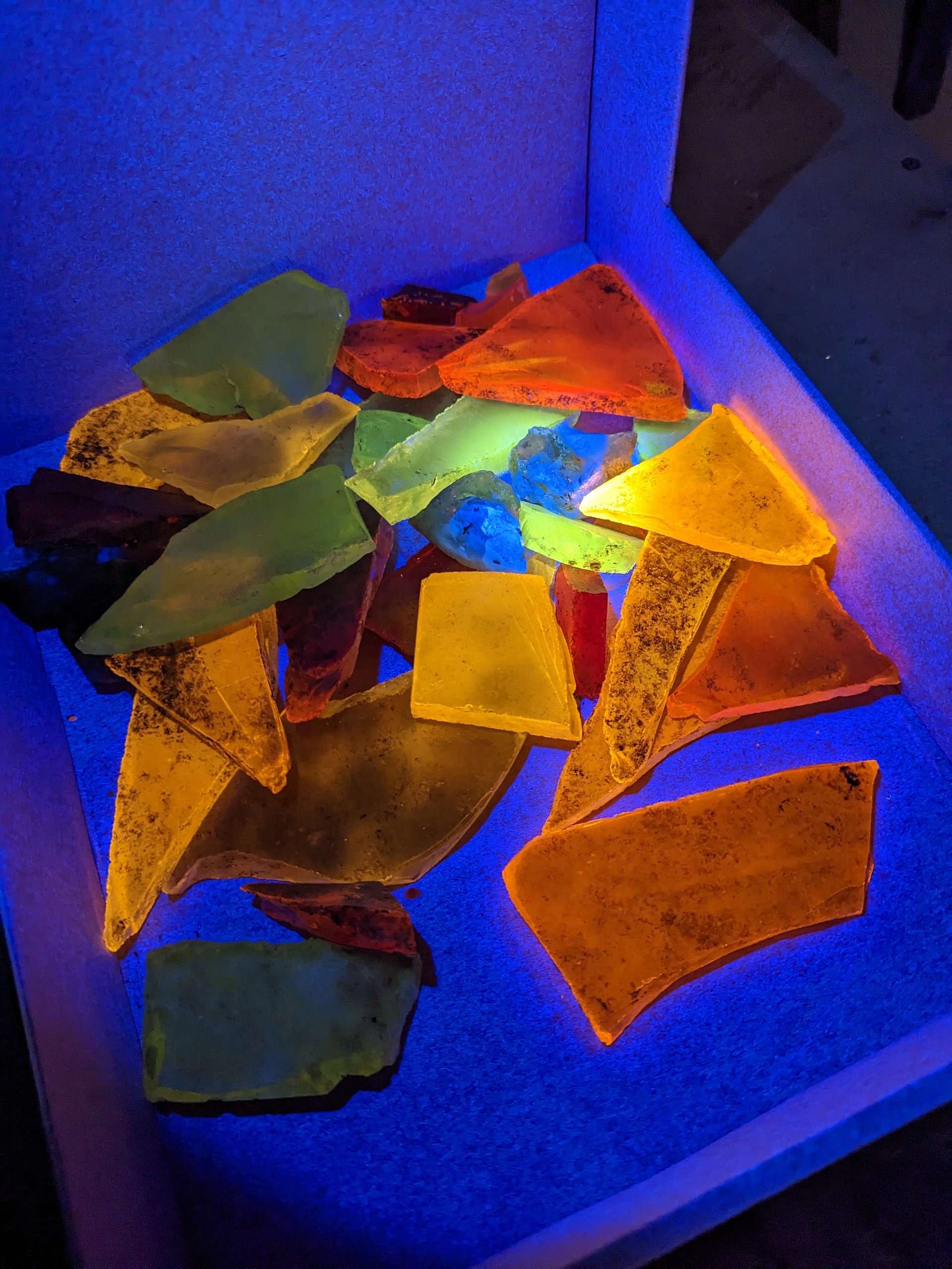 UV Reactive Cullet Glass. 365nm - Etsy