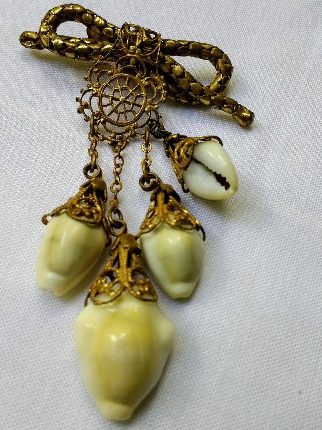 Vintage Brooch of Cowrie Shells Tied up With a Bow - Etsy