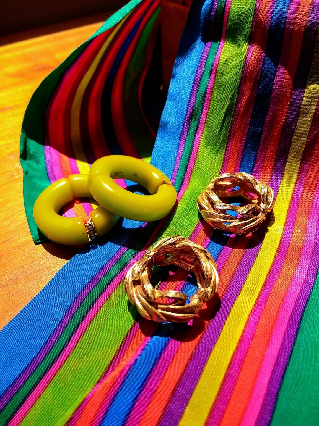 2 Pair Groovy 70's Earrings - Spring Hinged Tension Hoops in Stylish ...