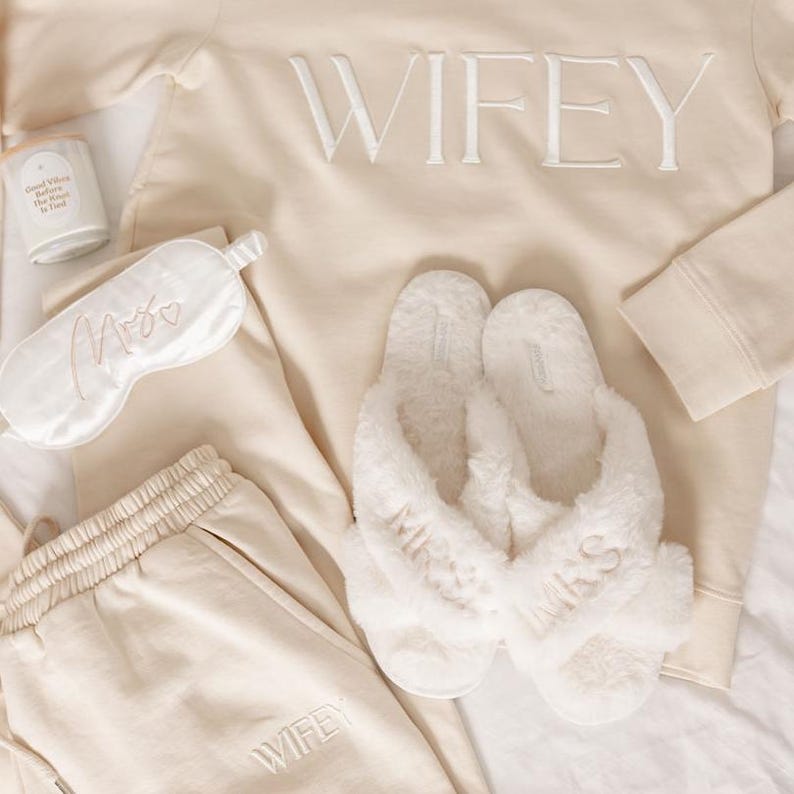Mr and Mrs Slippers Set, Bride Slippers, Groom Slippers, MRS Fluffy ...